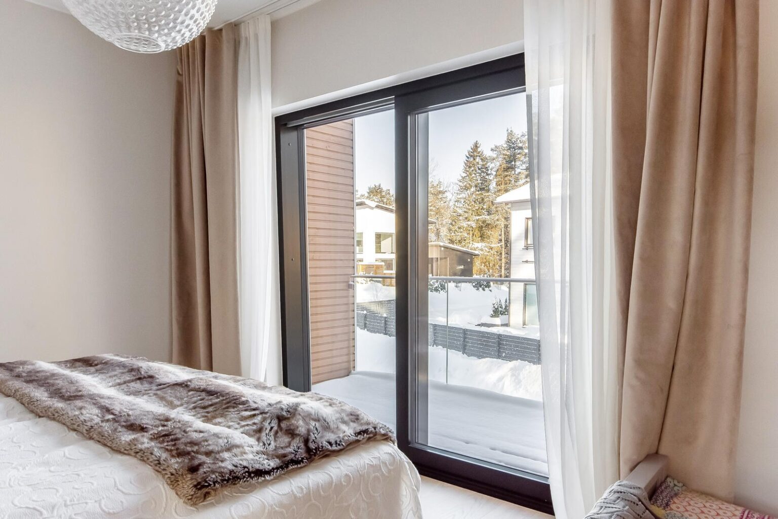 Tiivi ikkunat ja ovet - Lakka