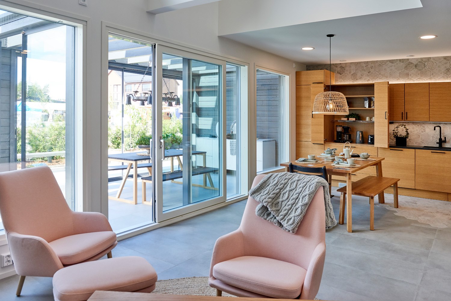 Tiivi ikkunat ja ovet - Lakka